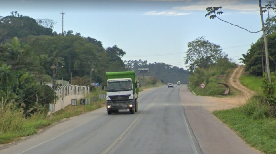 Acidente entre carro e motocicleta causa lentidão na BR-470 em Indaial