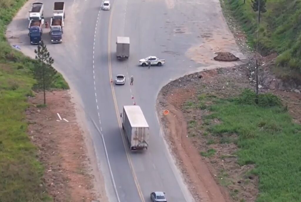 Polícia Militar Rodoviária flagra motoristas ultrapassando em locais ...